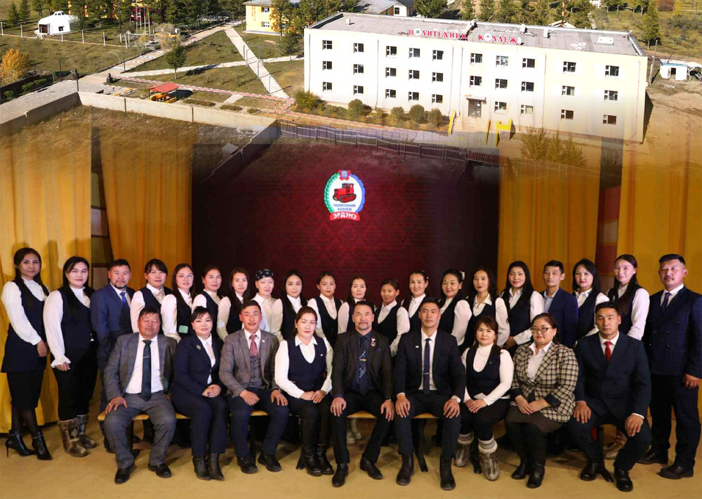 Хөгжилд хөтлөх “Хөдөлмөрийн баатар”, аваргуудын өргөө Эрдэнэ сумын ...