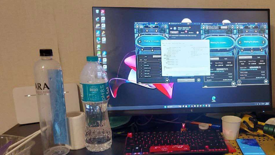 “Pokerrr 2” апп ашиглан мөрийтэй тоглоом зохион байгуулсан зургаан ...