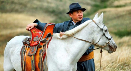 М Энхболд Би хариуцлага хүлээж албан тушаалаа өгч байна